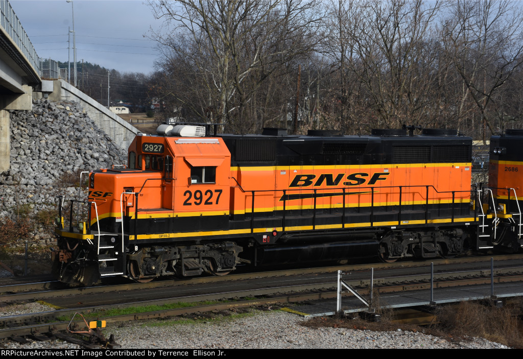 BNSF GP39E 2927